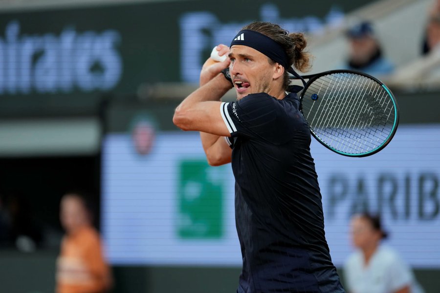 Zverev spezza il tabù Slam: Cobolli lotta fino al quinto set, ma il ...